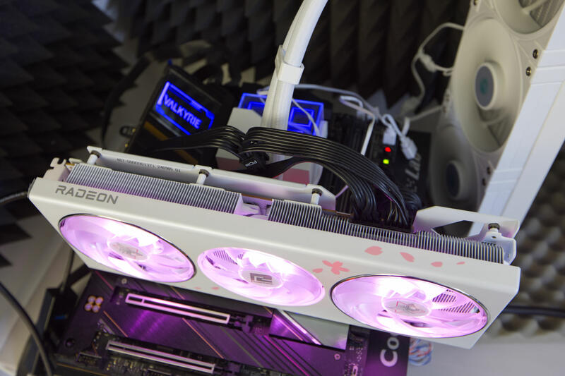 PowerColor Radeon RX 7800 XT Sakura im Test/Review - PC Masters