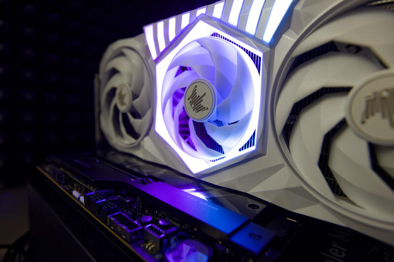 KFA2 GeForce RTX 5070 Ti HOF Gaming White Edition im Test/Review - PC ...